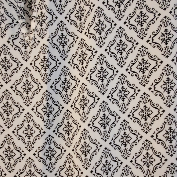 fun 2 fun | Tops | Stitch Fix Fun 2 Fun Black White Print Blouse | Poshmark
